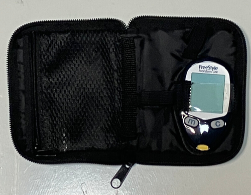 FREESTYLE Freedom Lite Blood Glucose Meter Monitor with Carrying Case ...