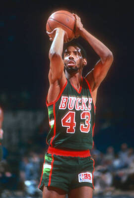 Mickey Johnson of the Milwaukee Bucks Basketball 1980 Photo 3 | eBay