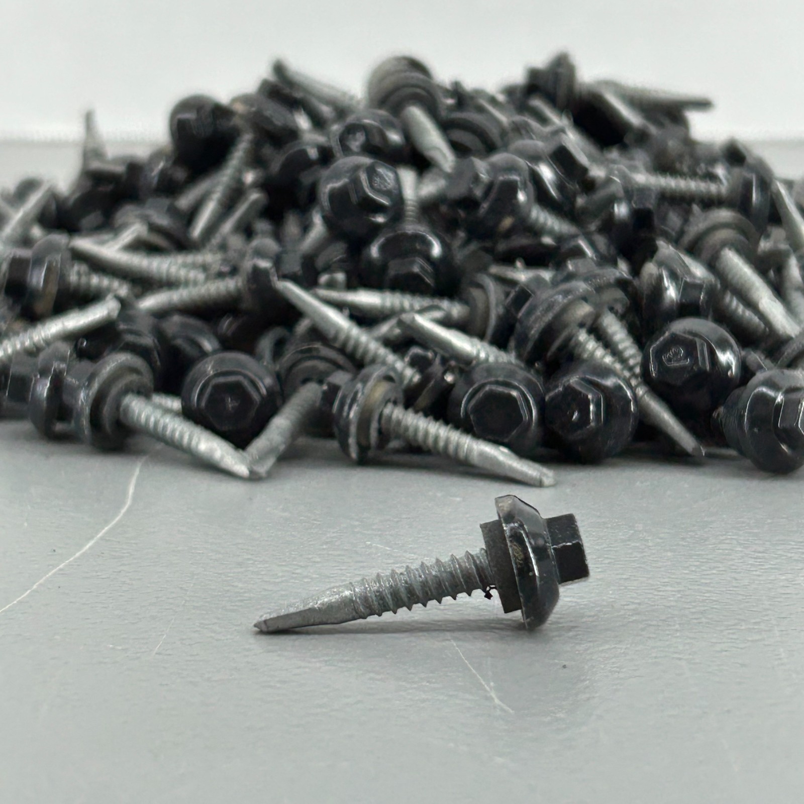 Atlas Fastener METAL ROOFING SCREWS - METAL ULTIMATE - Black 1.5" 5lbs ...