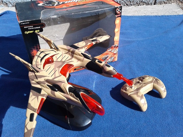 Rumble Wars Remote Controlled Tan Camo Cyber Jet 2001 Trendmasters for ...