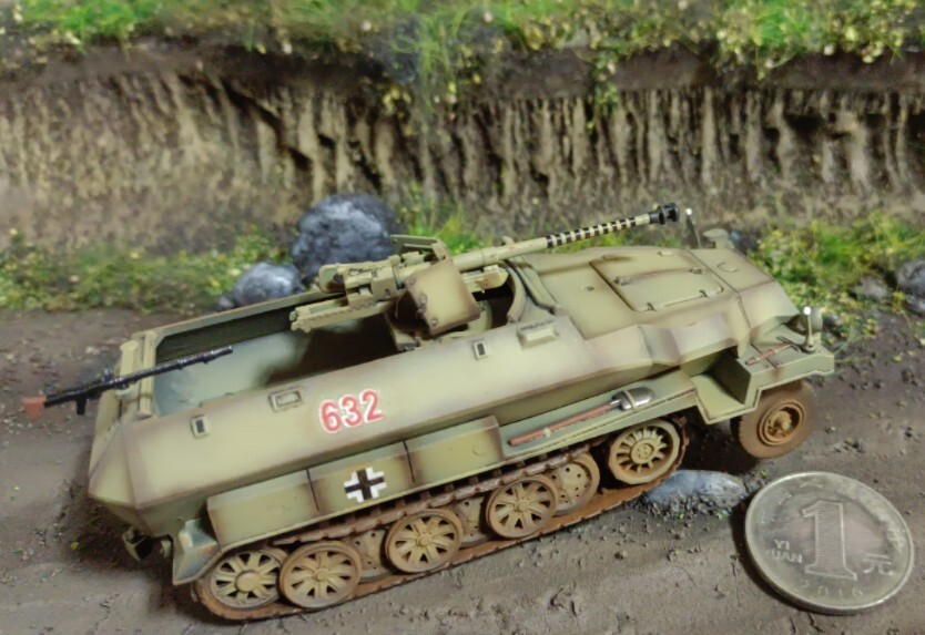 1/72 World War II German Sd Kfz251 semi-tracked armored vehicle model ...