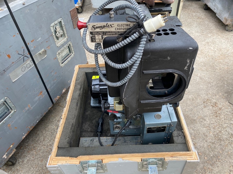 Clean Simplex XL 35mm Projector w/ 5 Star Sound Head, w Road Case Easy ...