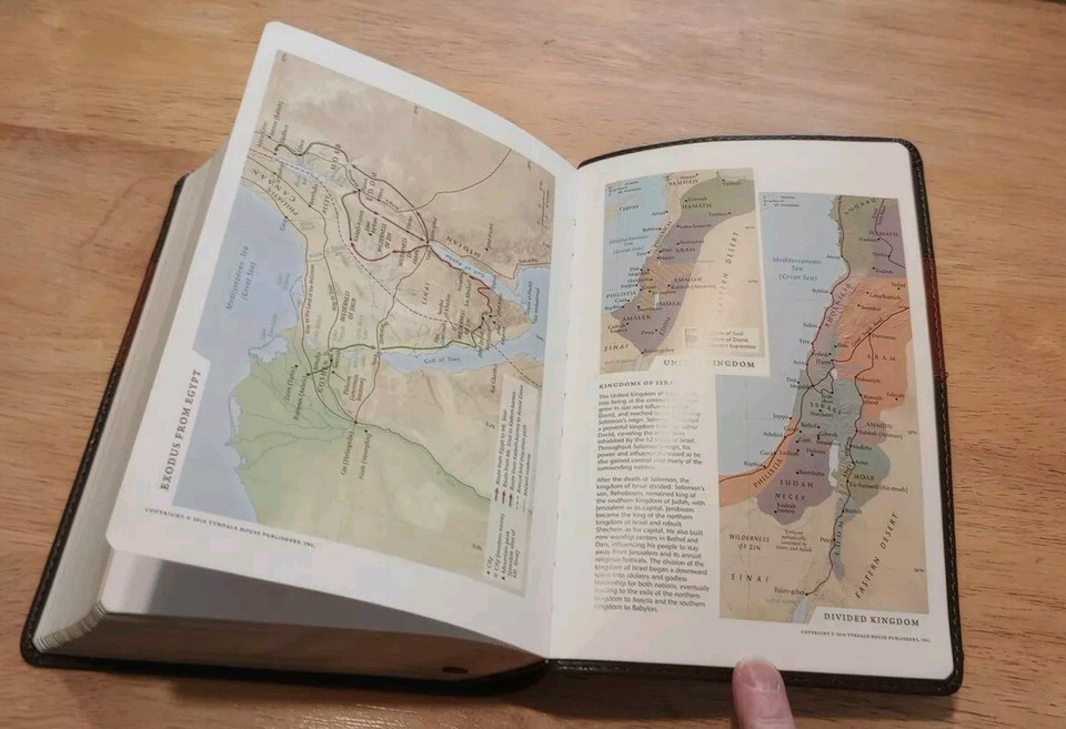 Holy Bible NIV with Bible Study Helps, Concordance, Color Maps Tyndale ...