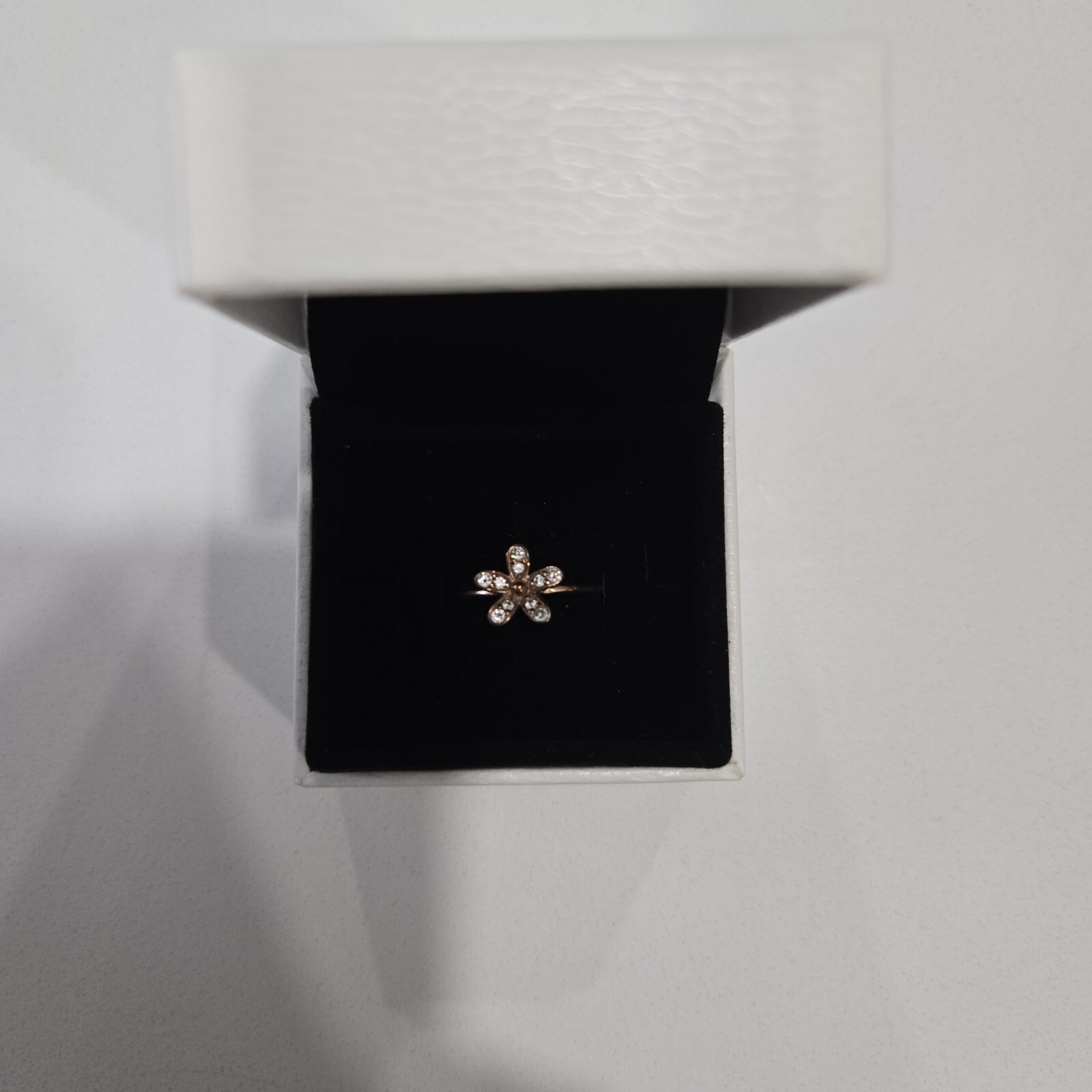 Pandora Rose Gold Dazzling Daisy Ring Size 8 - Gem