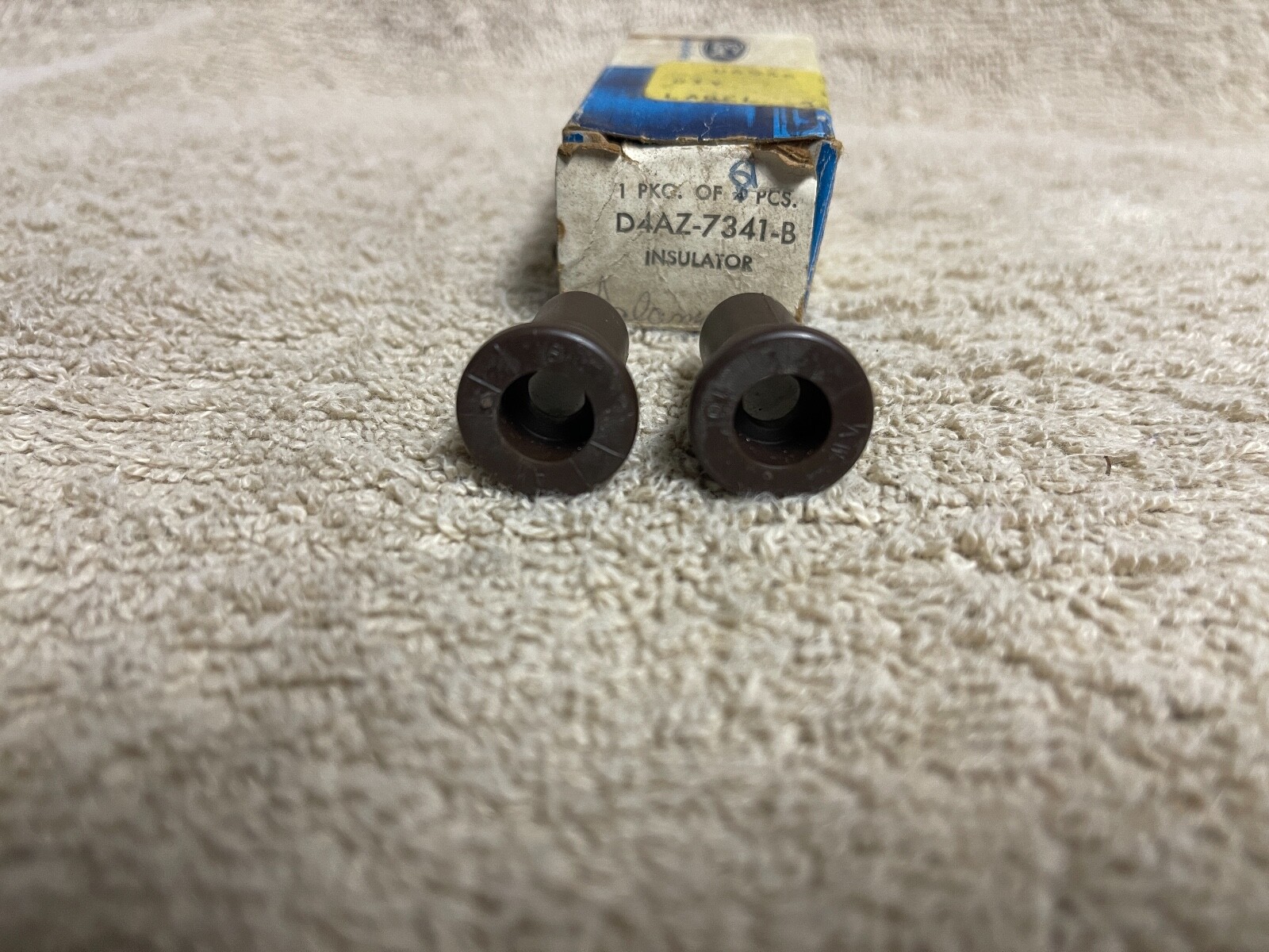 NOS FORD D4AZ-7341-B 1973-1978 THUNDERBIRD SHIFTER LEVER INSULATOR ...