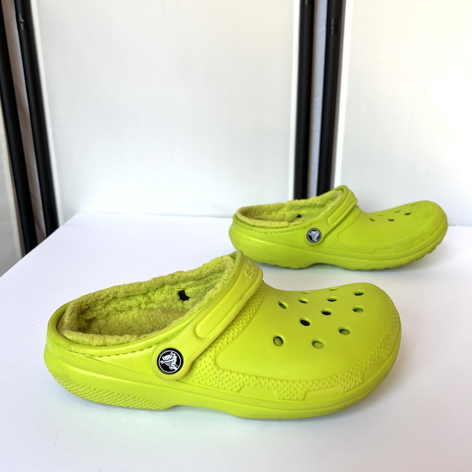 Crocs Womens 7 or Mens 5 Slip on Comfort Shoes highlighter Yellow Fur ...
