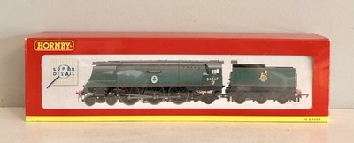 Hornby R2221 OO Gauge BR 4-6-2 Battle of Britain Class Loco 34067 ...