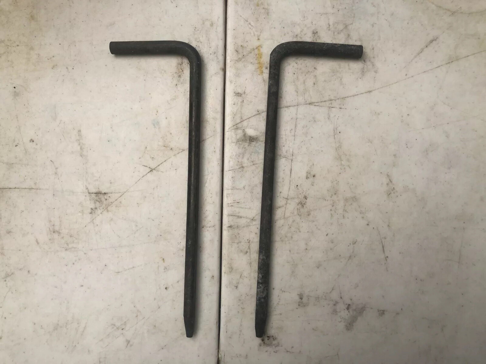 HEADLIGHT MOUNTING PINS RODS Pair 99-06 Chevy & GMC SILVERADO SIERRA ...