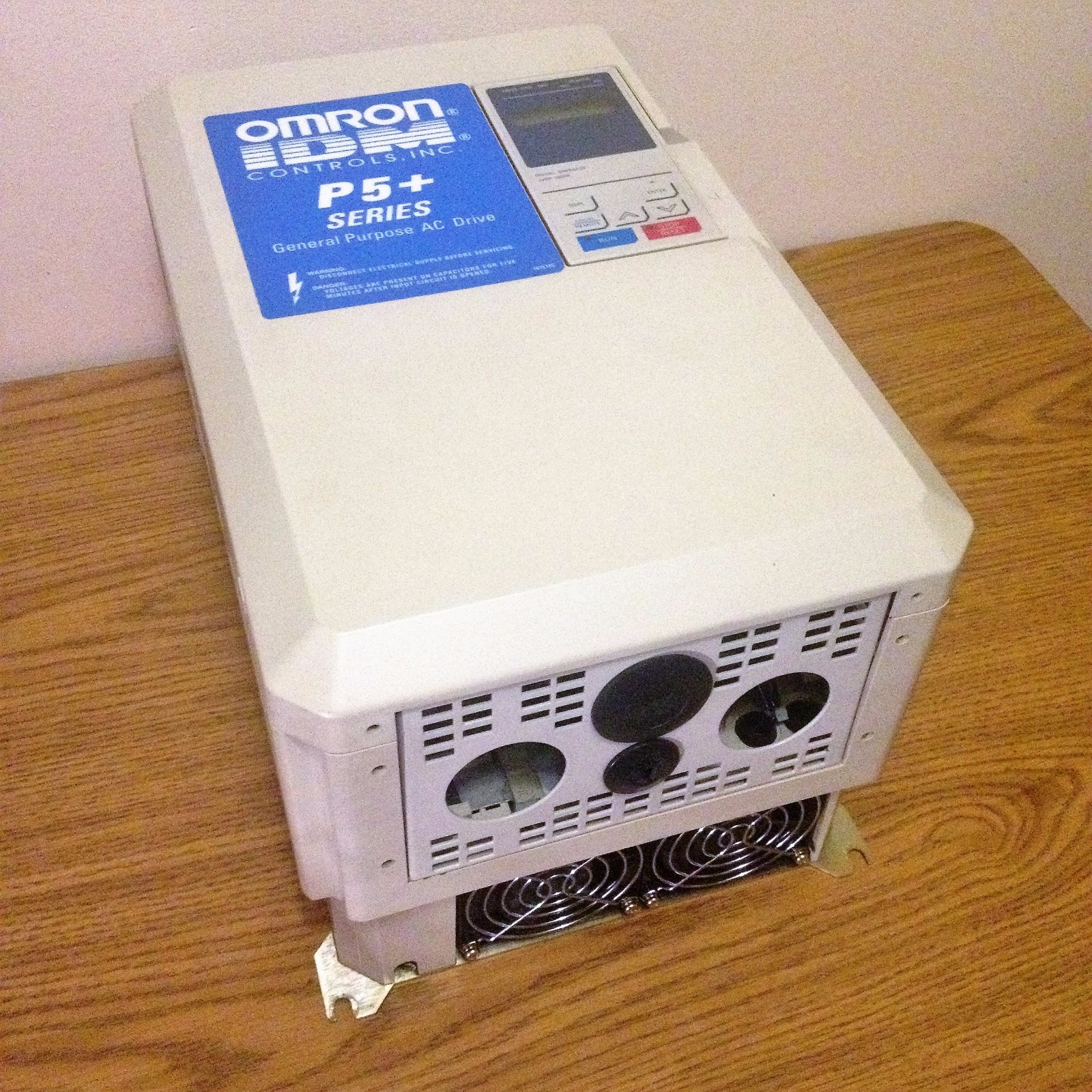 OMRON IDM CONTROLS SERIES P5+ / CIMR-P5U2011 / 3PH 220VAC DRIVE | eBay
