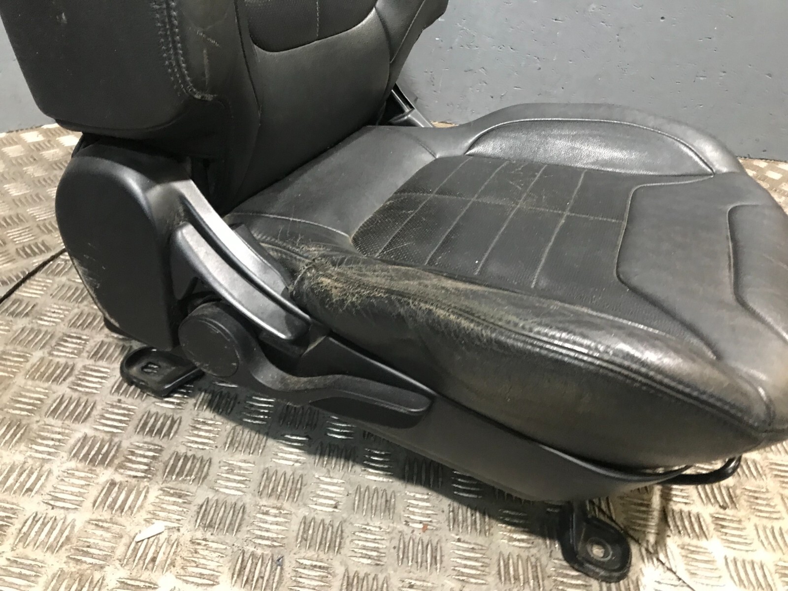 MITSUBISHI L200 2.5 DI-D 2006-15 Driver Seat Leather BARBARIAN 172k ...