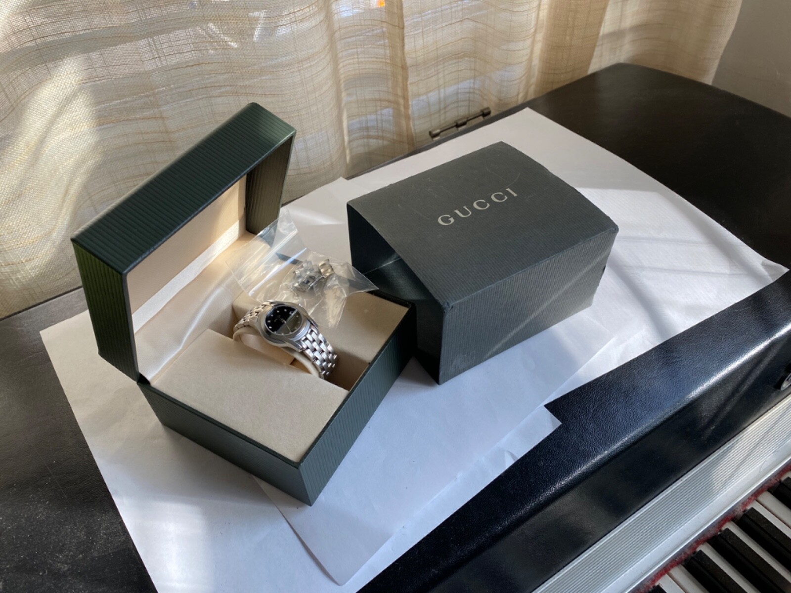 Authentic Gucci wristwatch women's watch box METAL WRISTBAND 5500L 11P ...