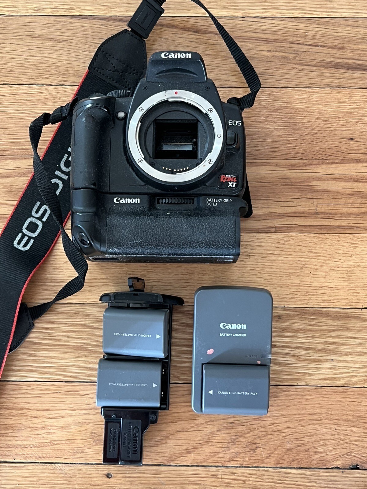 Canon EOS Digital Rebel XT / EOS 350D 8.0MP SLR Camera Body Battery ...