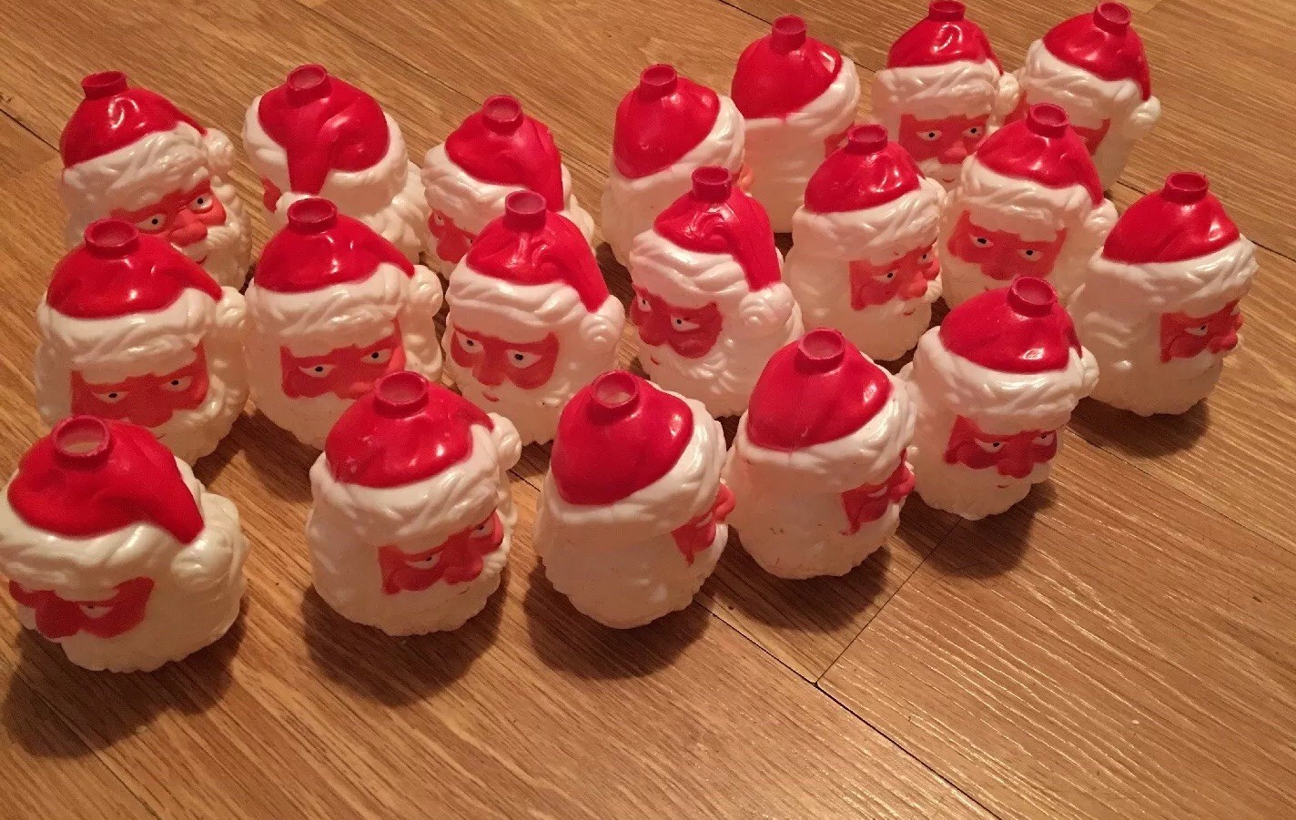19 VINTAGE MINI SANTA CLAUS CHRISTMAS LIGHT COVERS HARD PLASTIC HEADS 3 ...