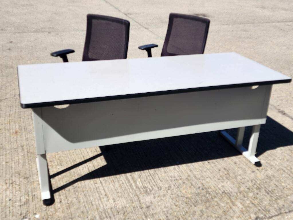 HON Huddle Flip-top Training Tables and HON Ignition Mid-Back Chair Set ...