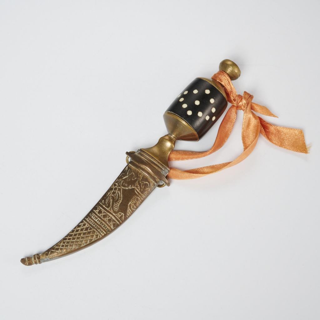 Antique Curved Dagger Old Curved Blade Dagger Isolated Stock Photos