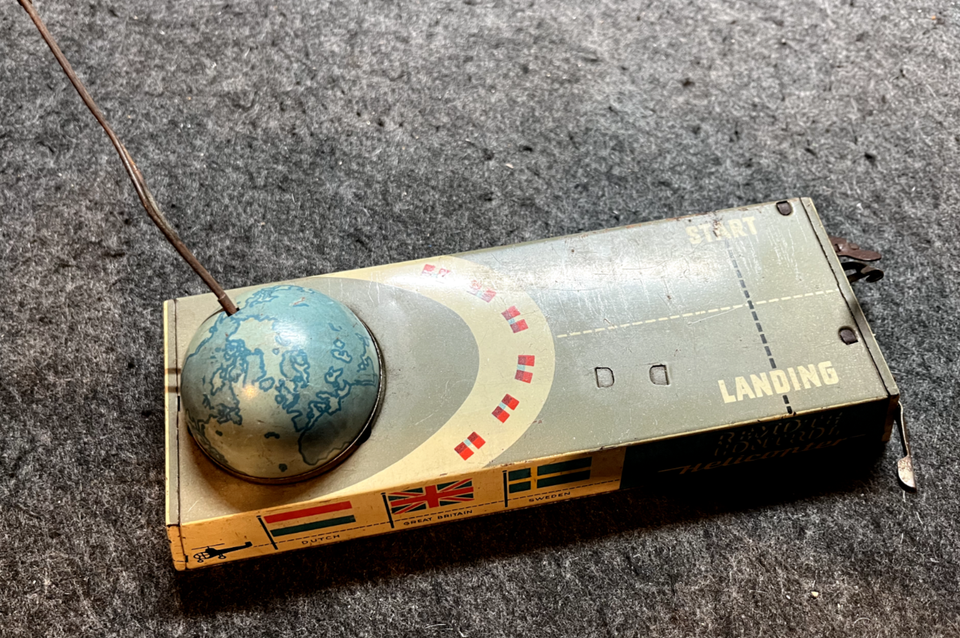 VINTAGE 1950's/60's CLOCKWORK/TINPLATE TOY HELICOPTER REMOTE CONTROL ...