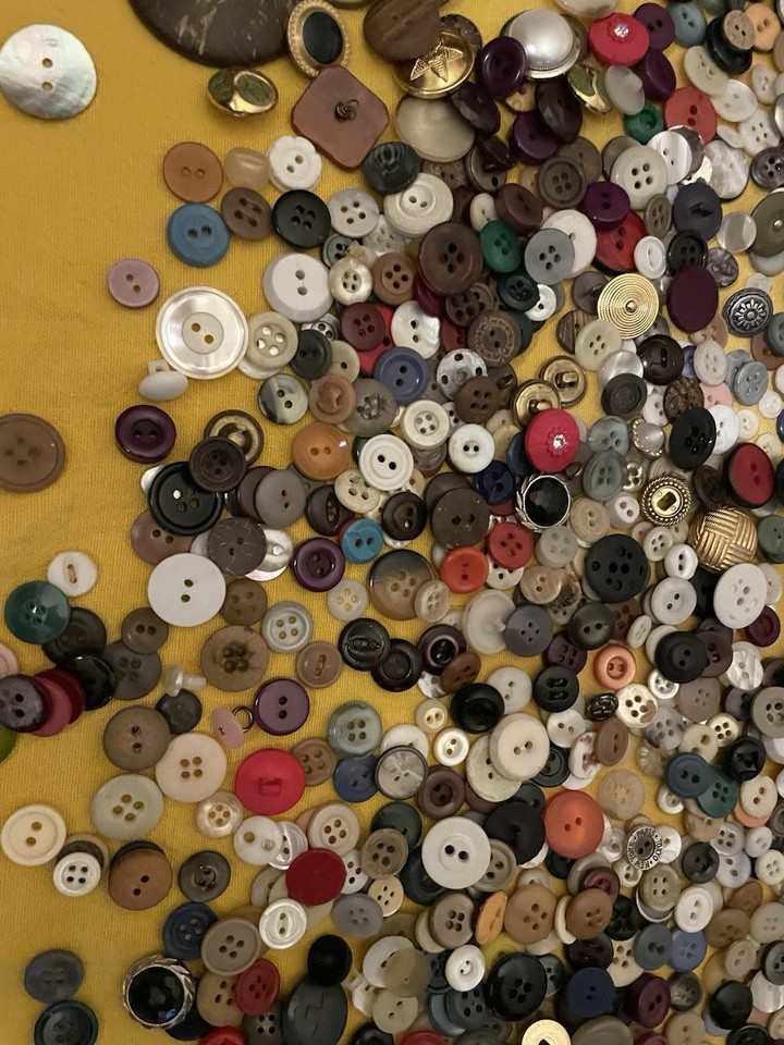 Random assorted vintage buttons lot Various Sizes And Colors 2 Pounds ...