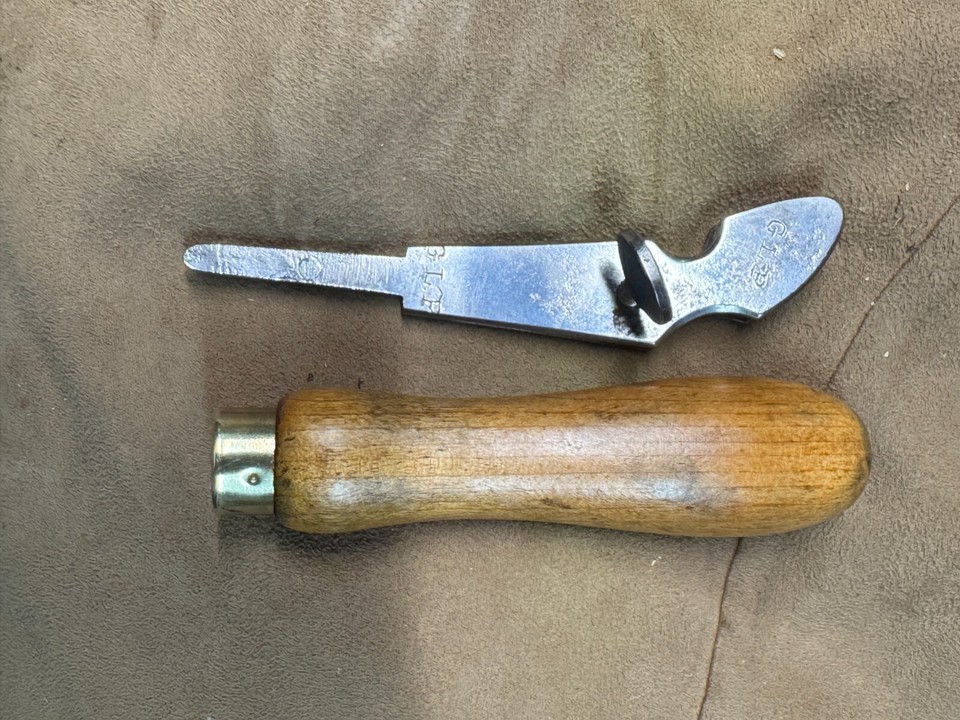 VINTAGE UNIQUE C S OSBORNE LEATHER WORKING SCREW CREASE CREASER RARE ...