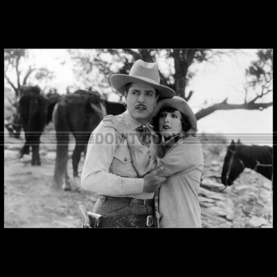 Photo F.019493 WARNER BAXTER & MARIETTA MILLNER (DRUMS OF THE DESERT ...