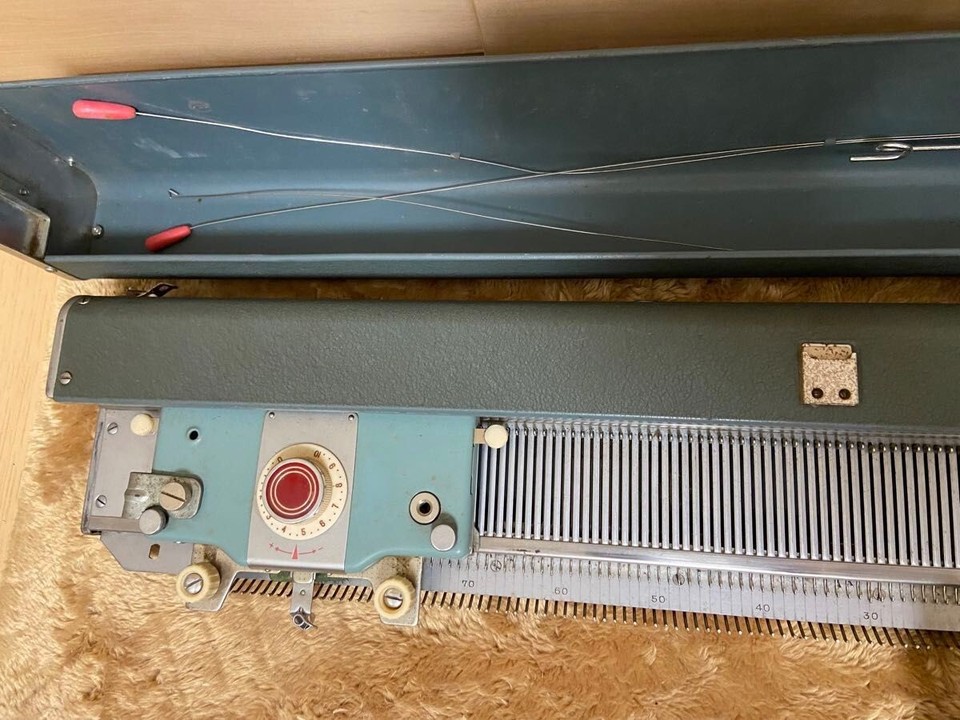 SILVER-REED Knitting Machine NoChecked | eBay