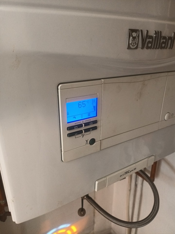 Vaillant ecoTEC pro 24 Combi Boiler Complete | eBay