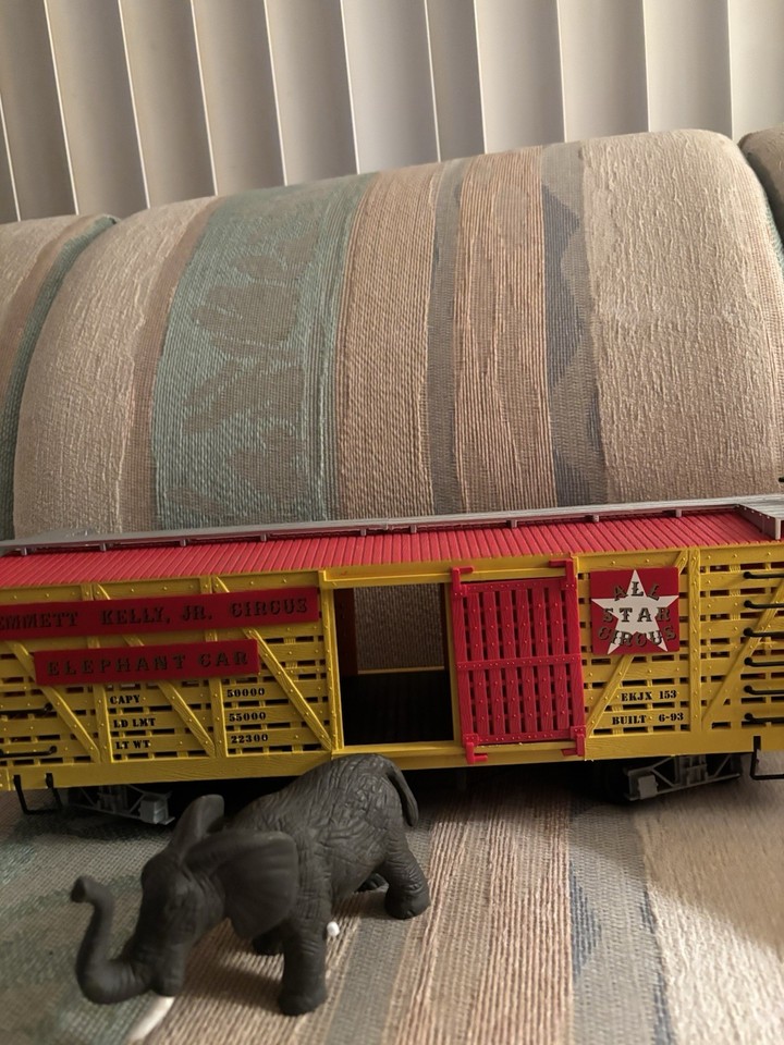 G Scale Bachmann Emmett Kelly Jr. All Star Circus Elephant Train Car w ...