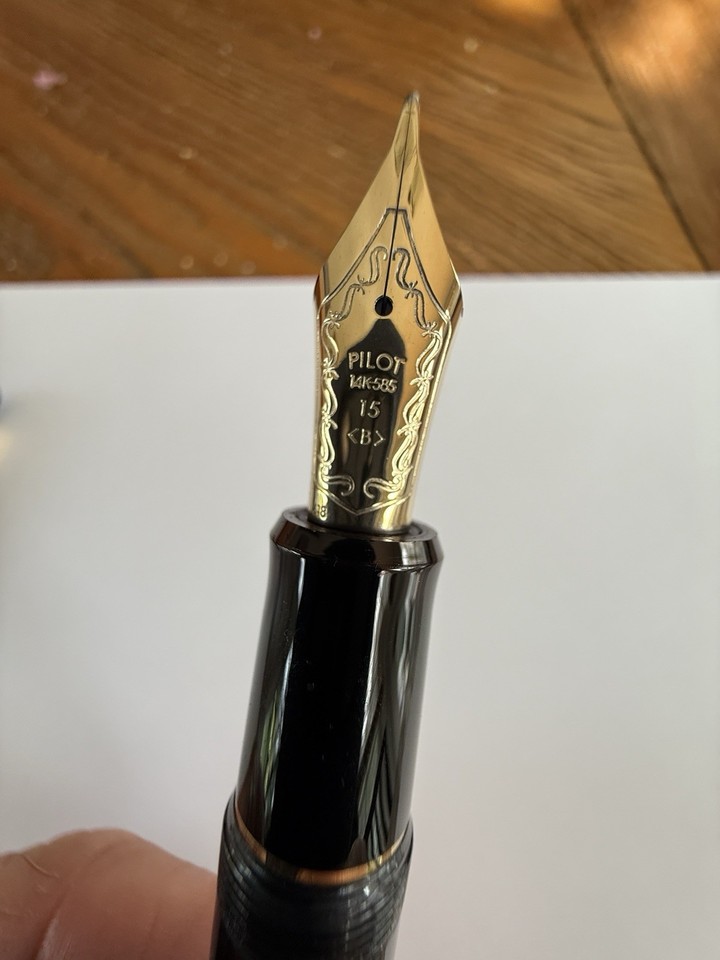 Pilot Custom 823 Fountain Pen Smoke Translucent 14K Gold Broad Nib | eBay