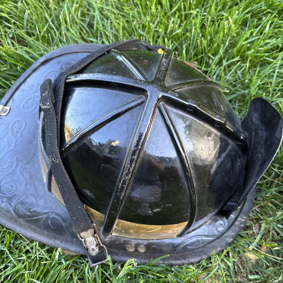 2002 Cairns 1010 Model B-TRD Firefighter Fire Helmet E 32 Garfield | eBay