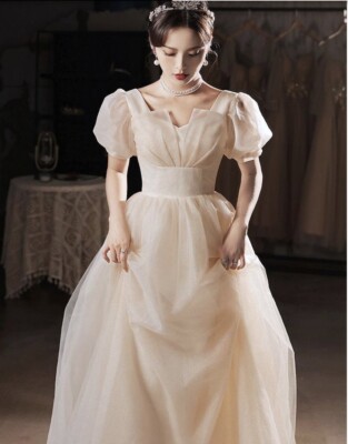 women champagne/cream ball gown size M / elegant ball gown dress with ...
