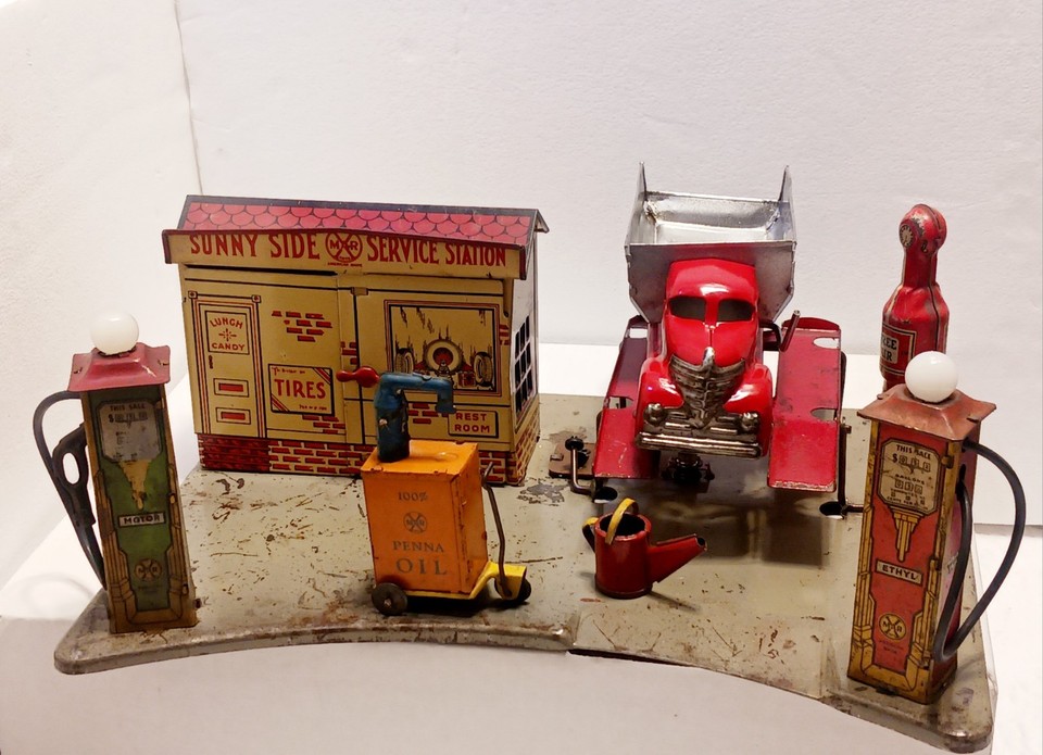 MARX Sunny Side Service Station, Tin Litho 1930s , sold as pictured ...