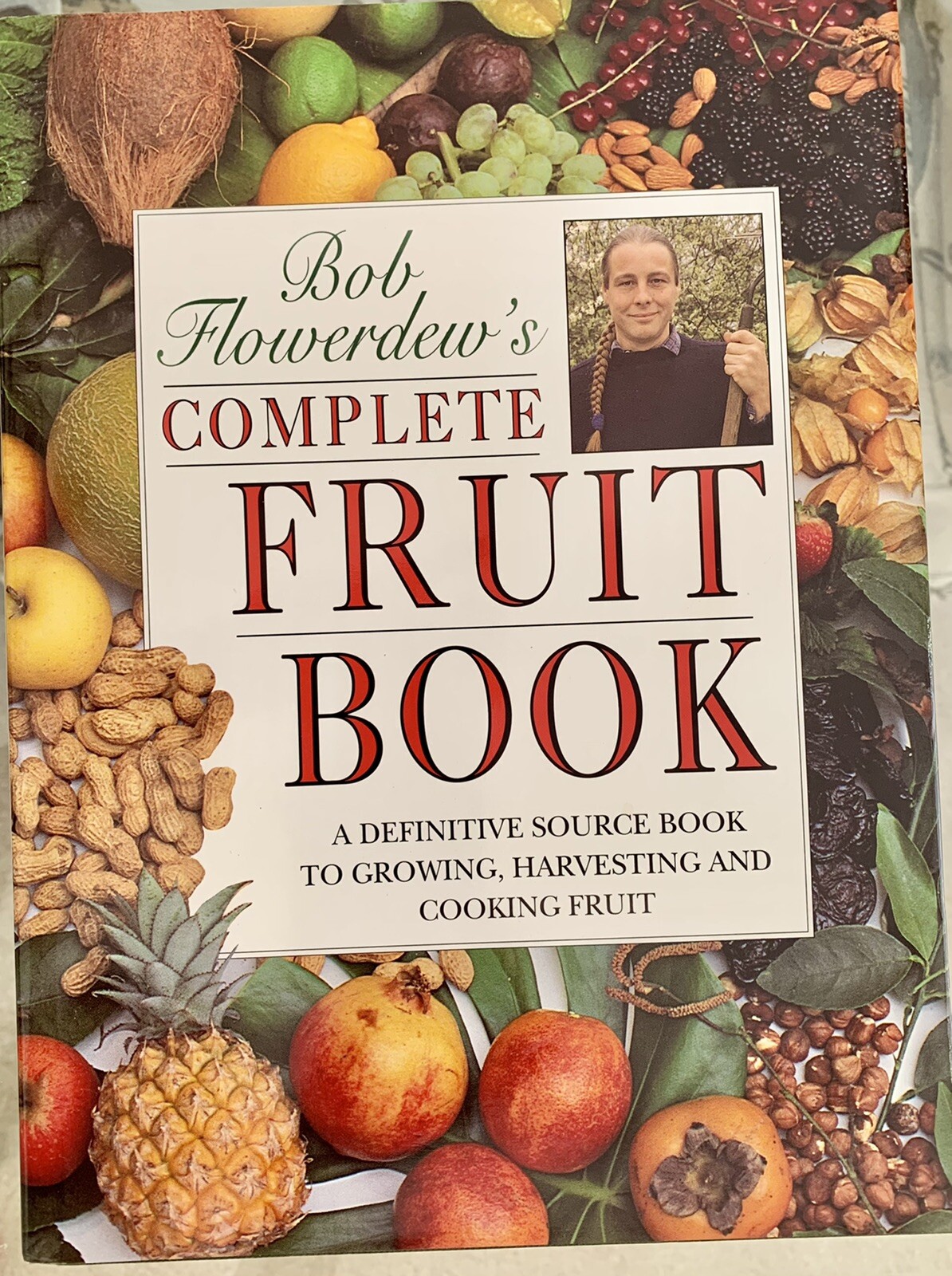 Bob Flowerdew's Complete Fruit Book: A Definitive Source Book to ...