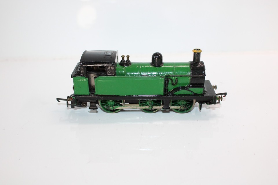 Hornby Dublo R1 Class 0-6-0T Steam Loco Repainted Green With No Decals ...