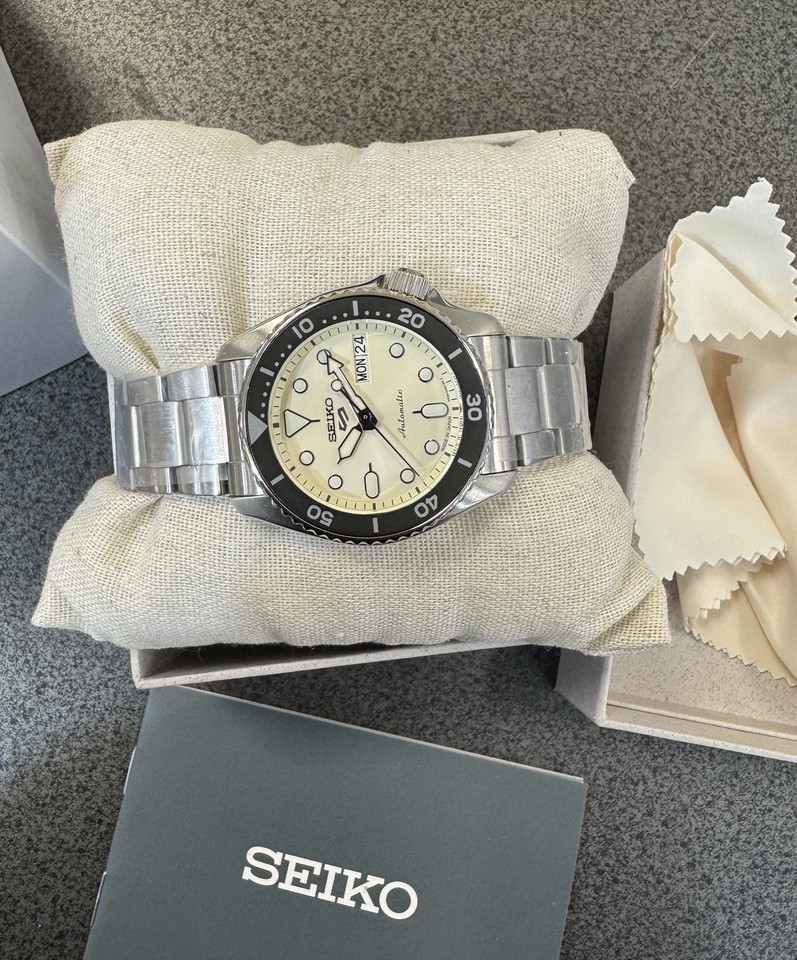 Seiko 5 Five Sports SRPK31 Automatic Mid Size Watch beige Dial Made ...