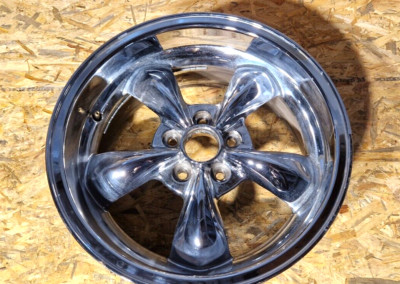 American Muscle Wheels r 18X9J ET30 Ford mustang | eBay