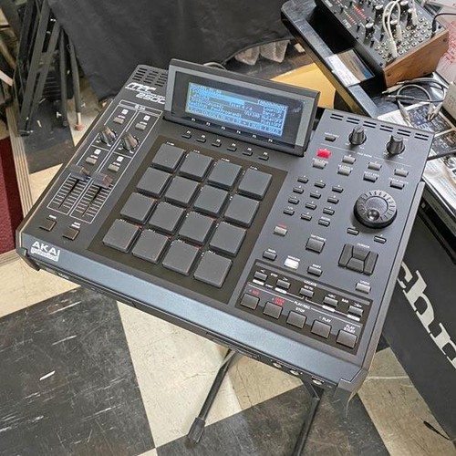 AKAI Professional MPC2500 128MB 80GB HDD Music Production Center Black ...