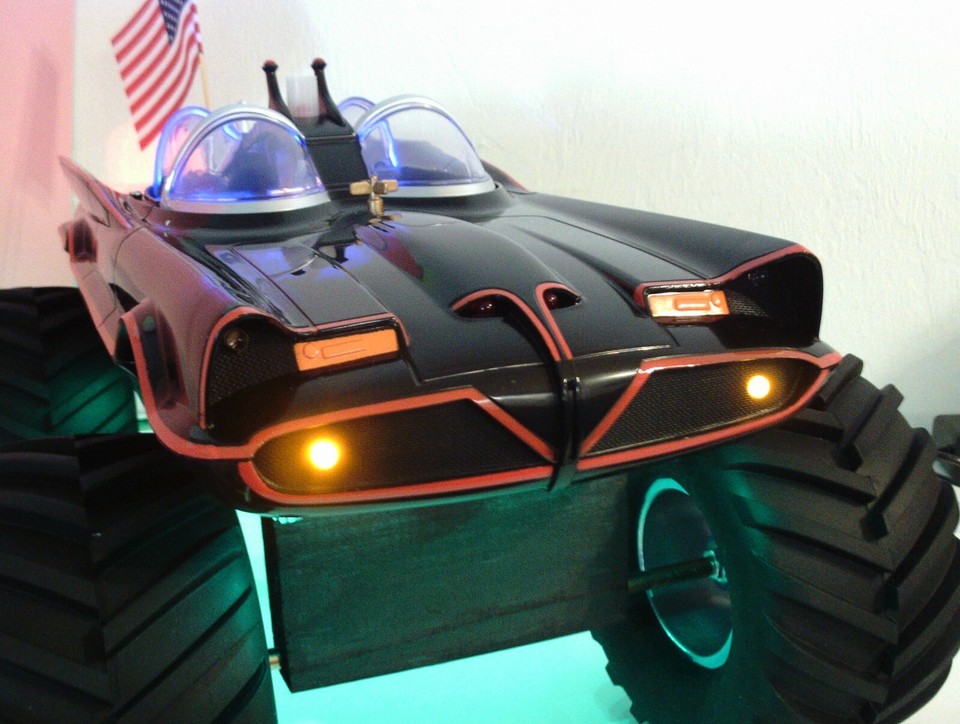 MATTEL TV CLASSICS 1966 BATMOBILE MONSTER CAR / ELEC, LIGHTS, SOUNDS ...