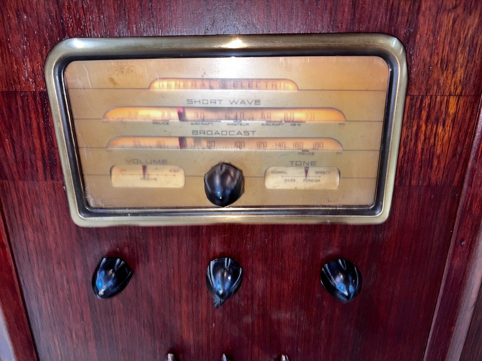 RESTORED GE 1930s Console Radio and Near-Complete Restored Body PERFECT ...