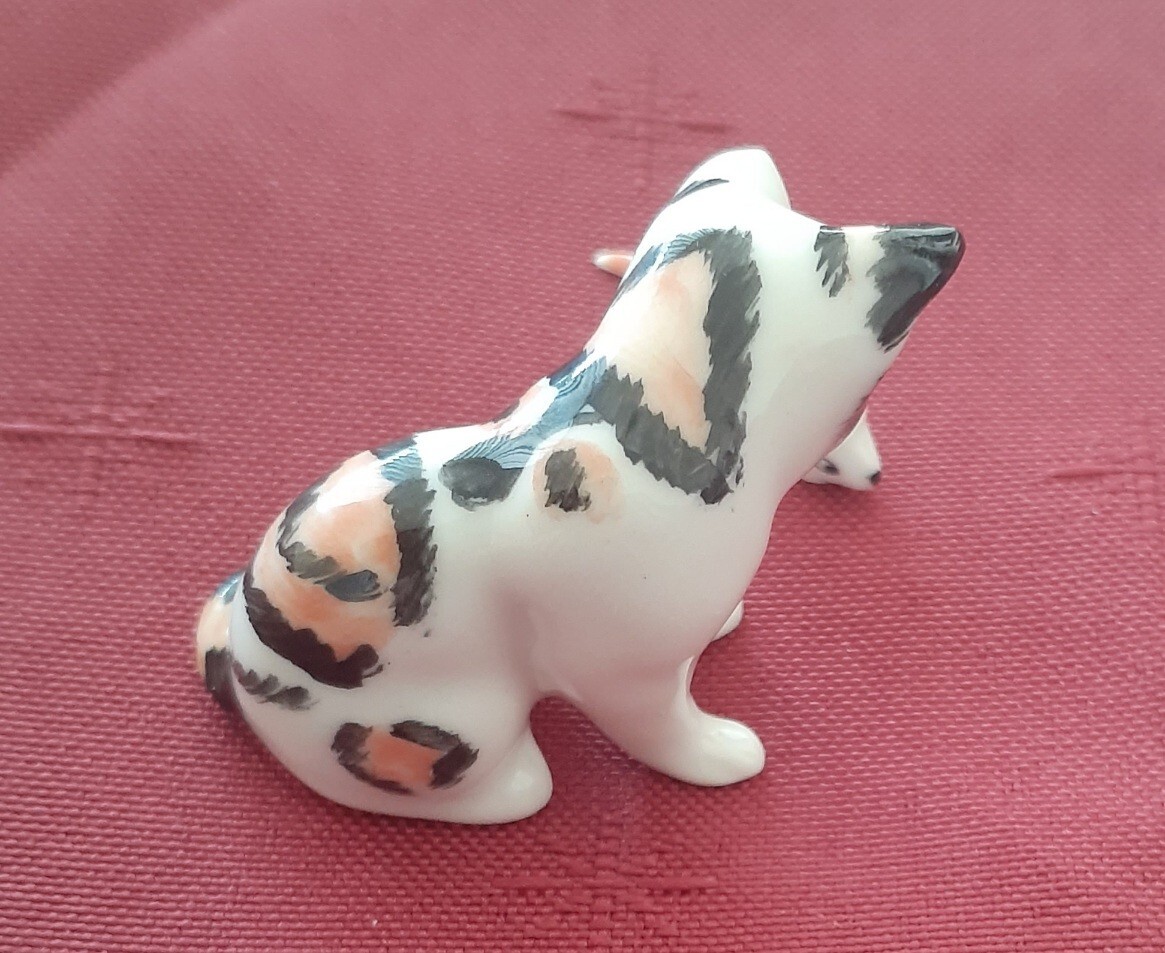 Minature Porcelain Tortoiseshell Cat and Mouse Figurines Excellent ...