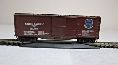 N-Scale Wooden Box Car; #100104, Union Pacific, 40', Knuckle couplers ...