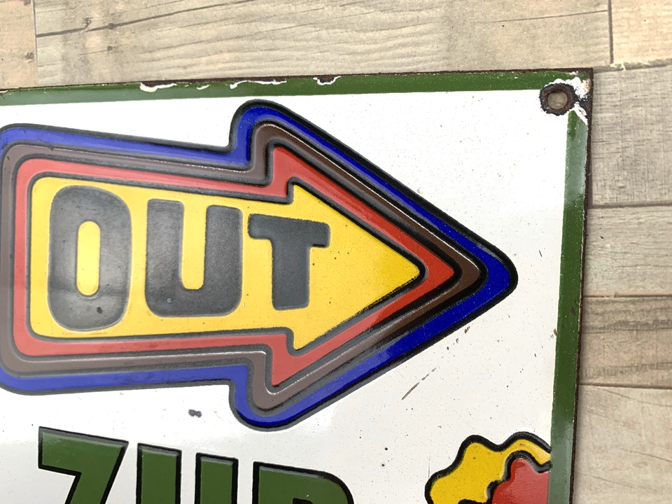 VINTAGE 7-UP OUT ARROW OIL GASOLINE SODA POP 7UP COKE PORCELAIN GAS OIL ...