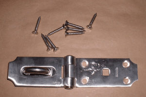 Double hinge safety hasp - mzaerfinda