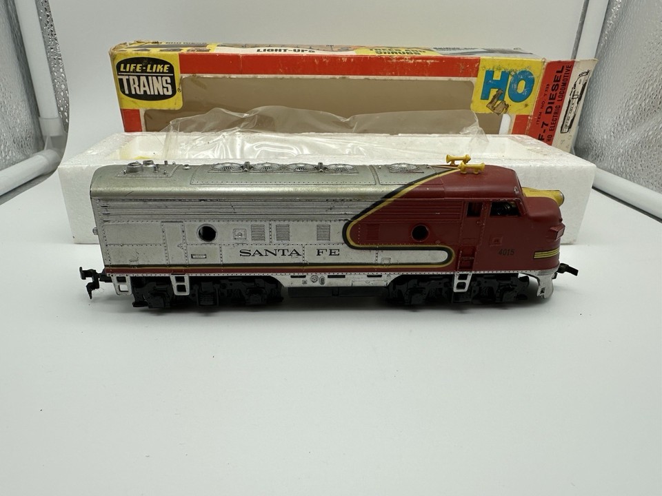 Lot of 5 HO Scale Engines Santa Fe Penn Conrail B&O 9643 8410 2648 ...