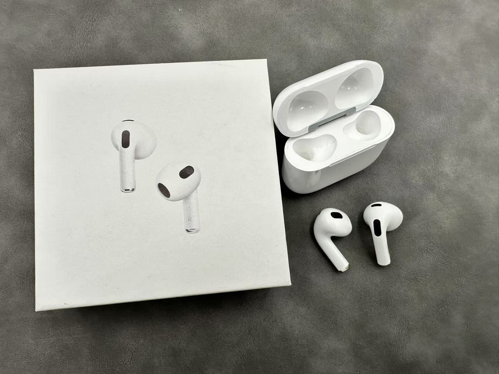 Apple Earphones 3rd Generation Pods with Charging Case - Genuine Full ...