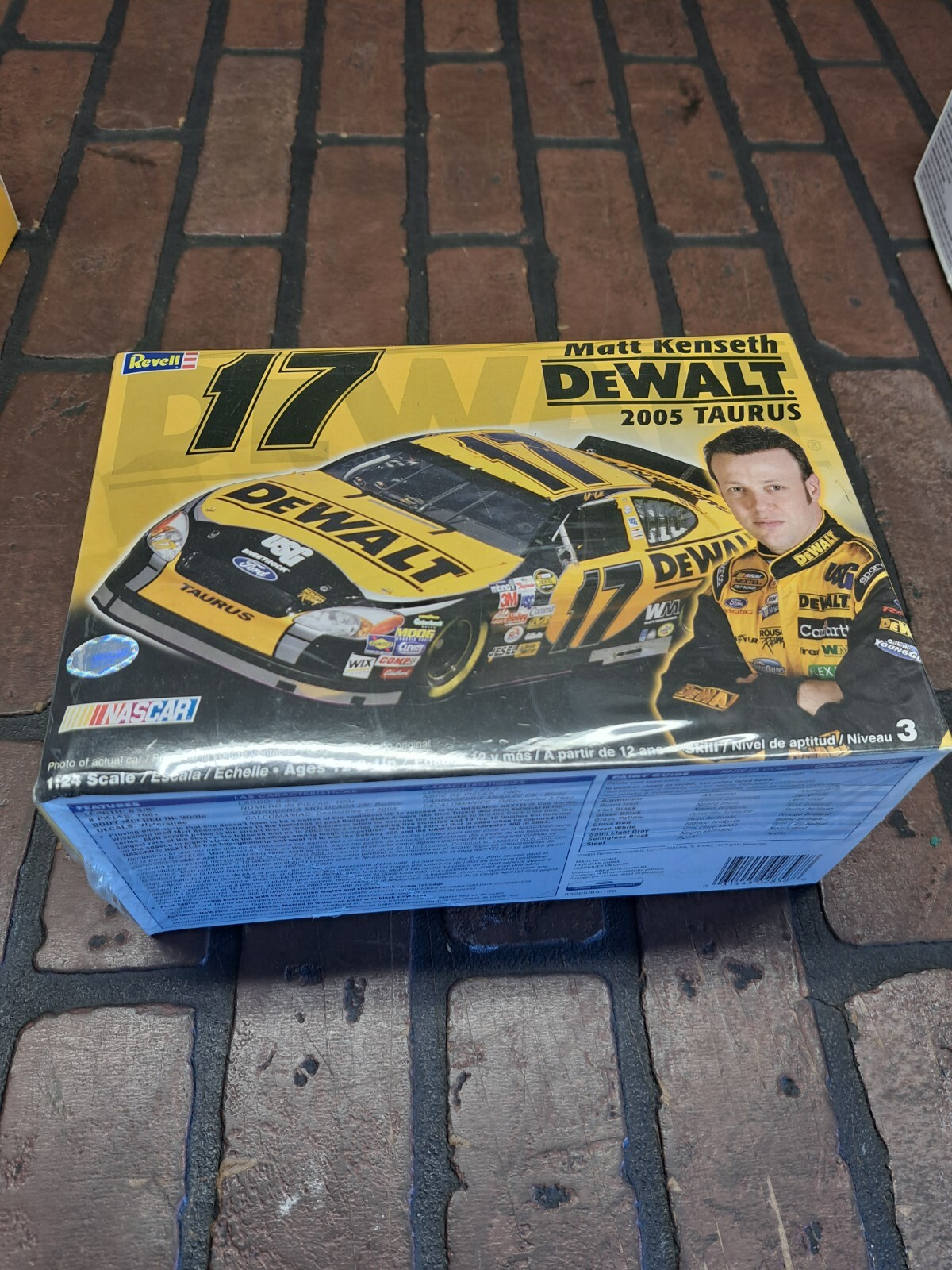 KIT #17 DEWALT 2005 FORD TAURUS NASCAR STOCK CAR KIT MATT KENSETH ...