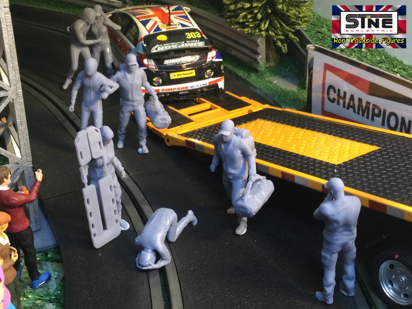 Scalextric Figures, Slot car Figures, 1:32 figures, Medics and Marshals ...
