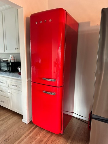 Smeg 50's Retro Style 24" Bottom Freezer Refrigerator / Red / Left ...