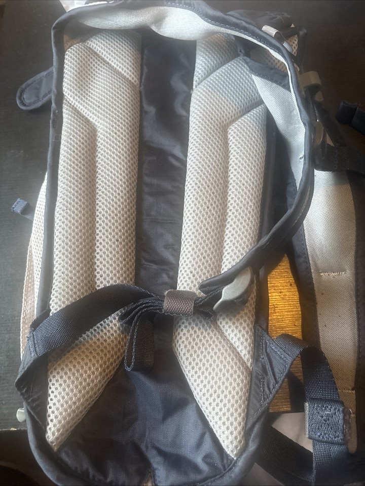 Camelbak Rogue 2.0L Hydration Backpack for Running and Cycling | eBay UK