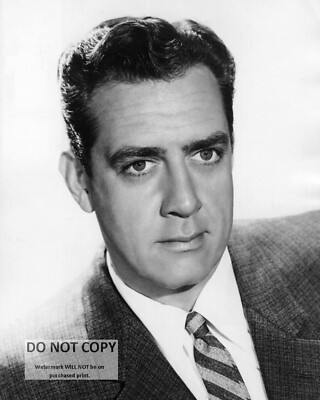 RAYMOND BURR IN THE TV PROGRAM "PERRY MASON" - 8X10 PUBLICITY PHOTO (OP ...