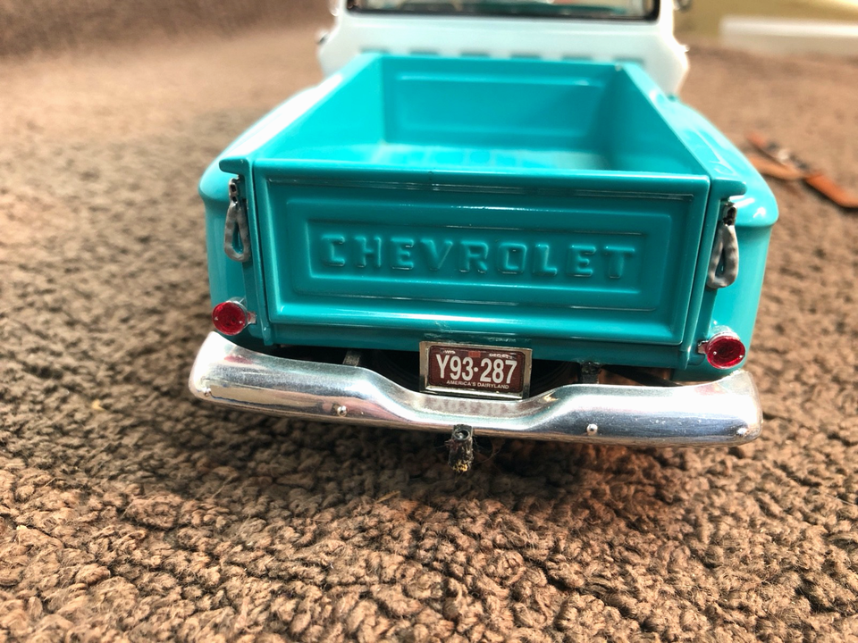 REVELL 1/25 '65 CHEVY STEPSIDE PICKUP FACTORY BUILT STUDIO DISPLAY BOX ...