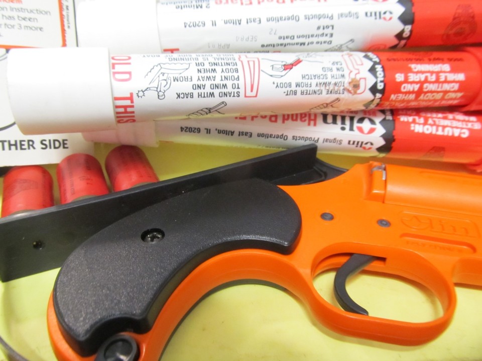 VINTAGE OLIN EMERGENCY MARINE FLARE SIGNAL KIT CANISTER BOAT SAFETY | eBay